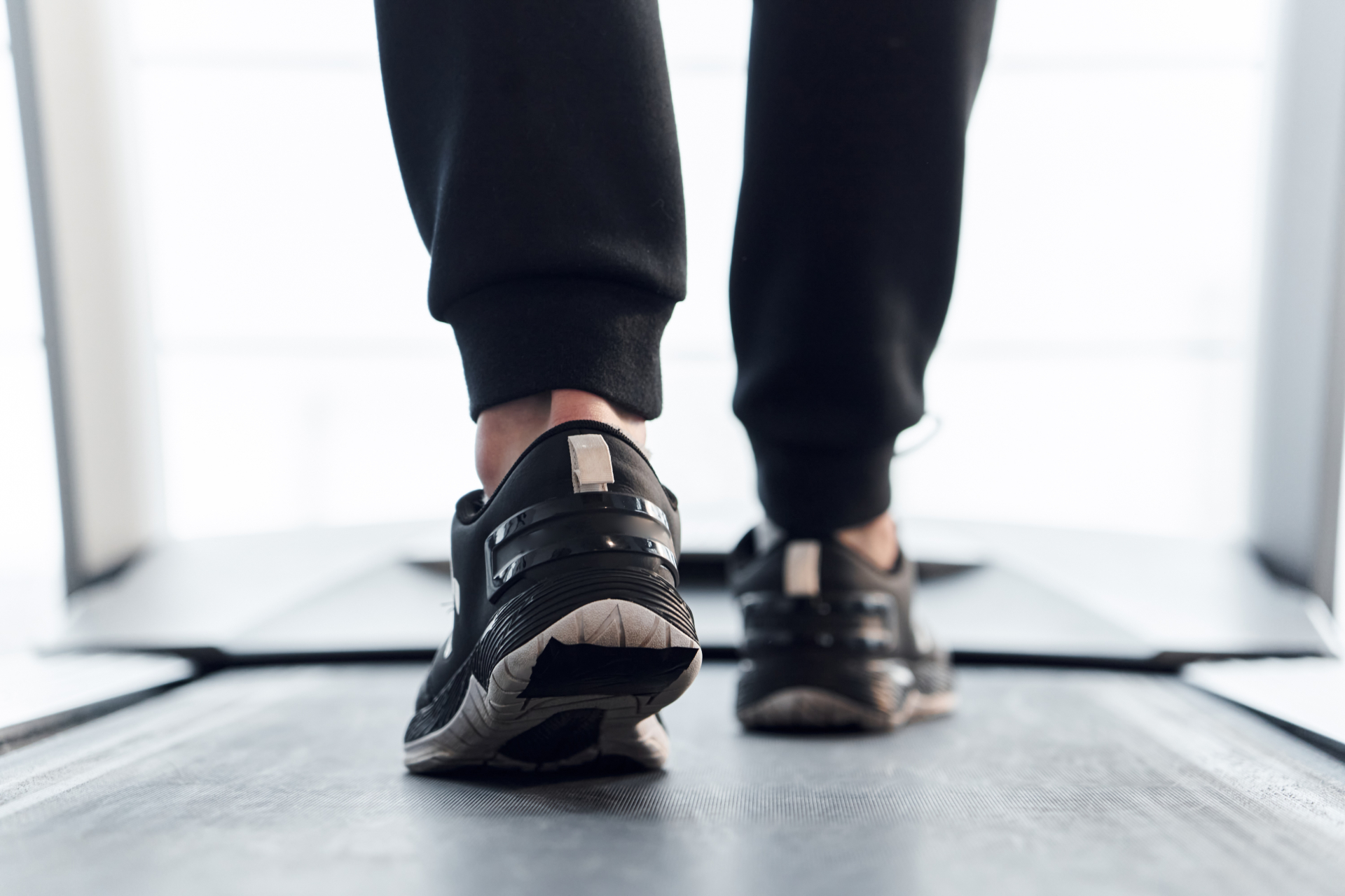 【メンズ向け】筋トレ用ジョガーパンツ13選！ジムでのトレーニングにおすすめ | goodcize