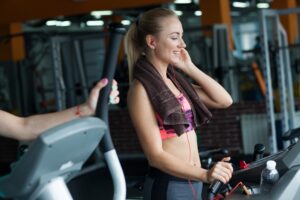 ジムおすすめのワイヤレスイヤホン22選【必見】筋トレで使えるアイテム | goodcize