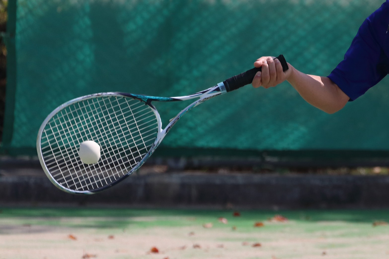 ソフトテニスにおすすめのグリップテープ12選！手汗に強いドライタイプのアイテム | goodcize